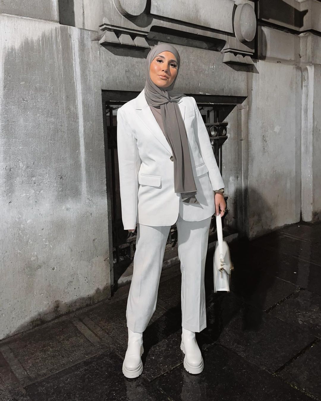 [7 Shades] What Color Hijab To Wear With White Dress - ModestBay